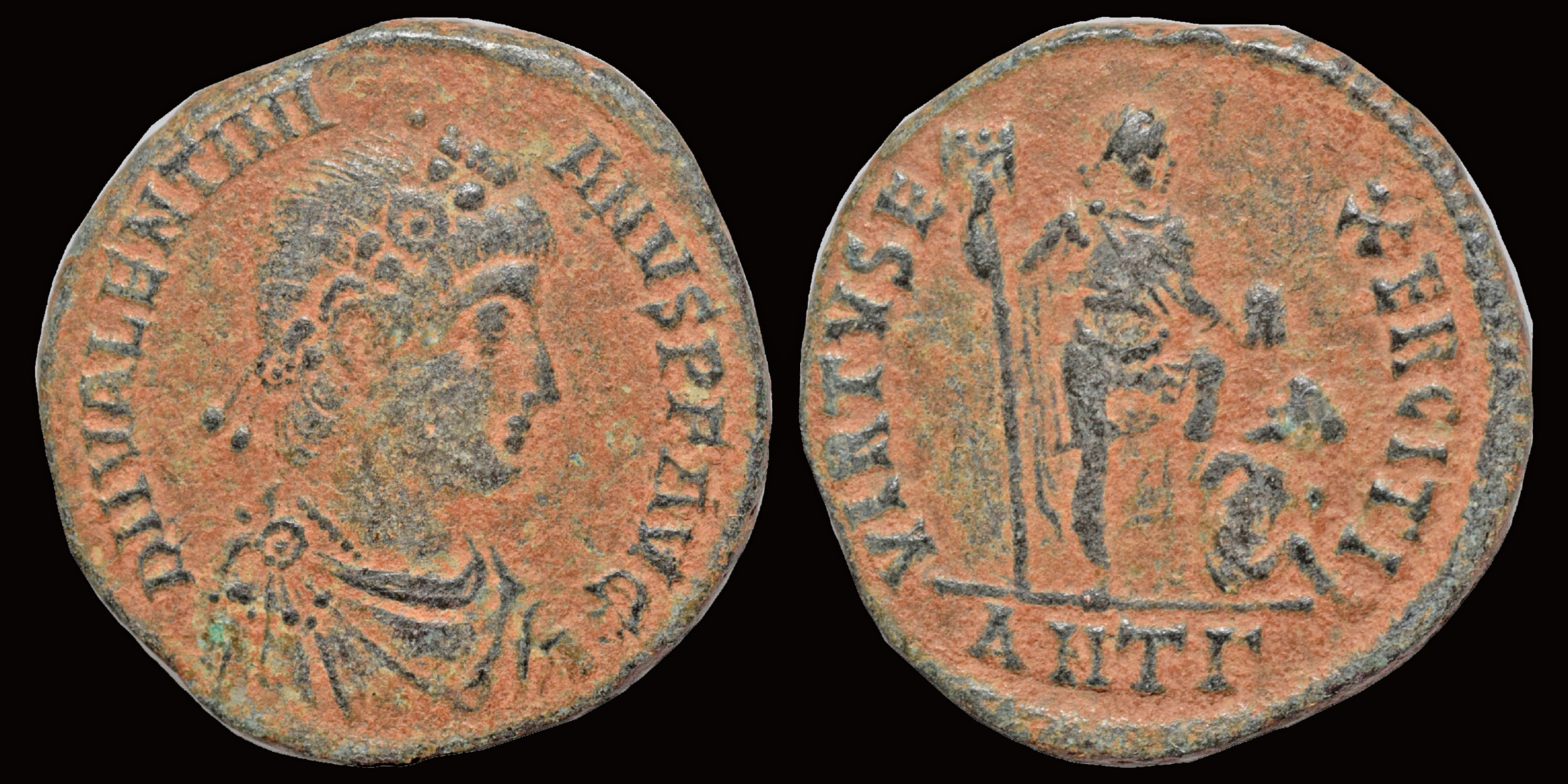 Valentinian II AE maiorina emperor standing front with labarum and globe