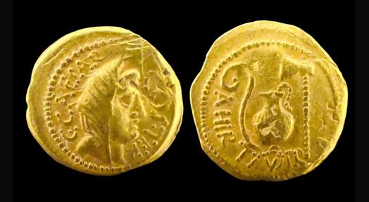 The Caesarians. Julius Caesar. Early 46 BC. AV Aureus (21mm, 8.01 g, 9h ...