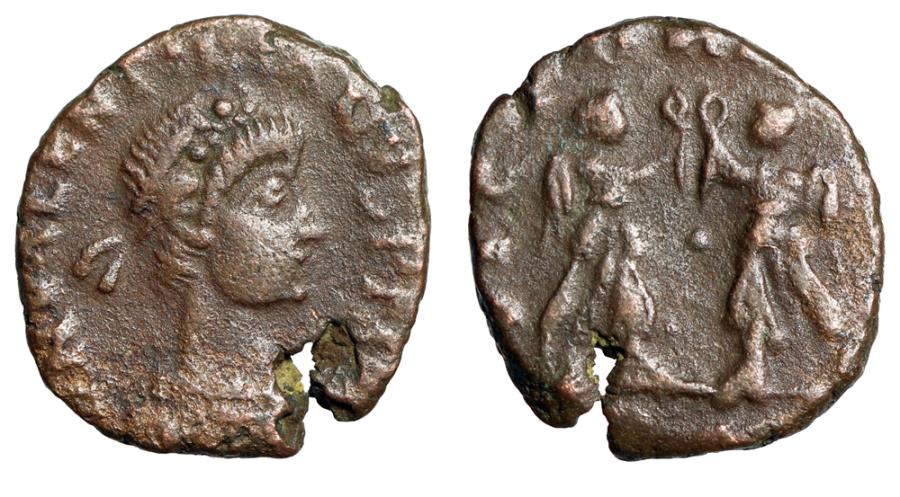 Valentinian II AE12 VICTORIA AVGGG Two Victories, Wreaths Rome RIC 57c