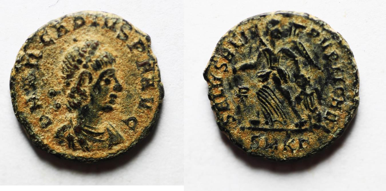 NICE ARCADIUS AE 4 . ORIGINAL DESERT PATINA | Roman Imperial Coins