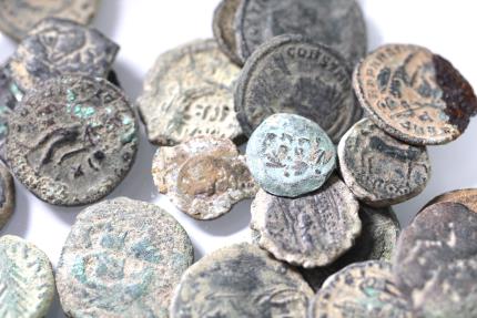 LOT OF 72 MIXED ANCIENT BRONZE COINS | Lots & Collections