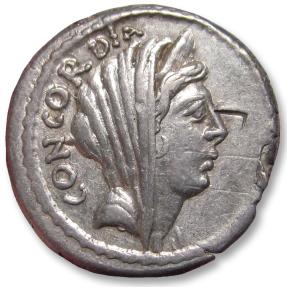 AR denarius L. Mussidius Longus, Rome 42 B.C. - Shrine of Venus Cloacina