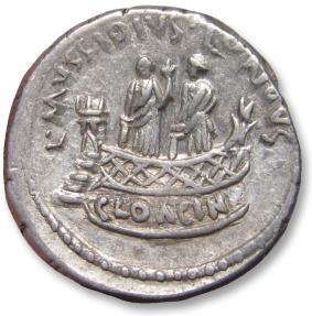 AR denarius L. Mussidius Longus, Rome 42 B.C. - Shrine of Venus Cloacina