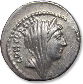 AR denarius L. Mussidius Longus, Rome 42 B.C. - Shrine of Venus Cloacina