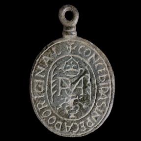 Religious Medal XVI-XVII centuries, Inmaculada / Pope Symbol - 37x24 mm.