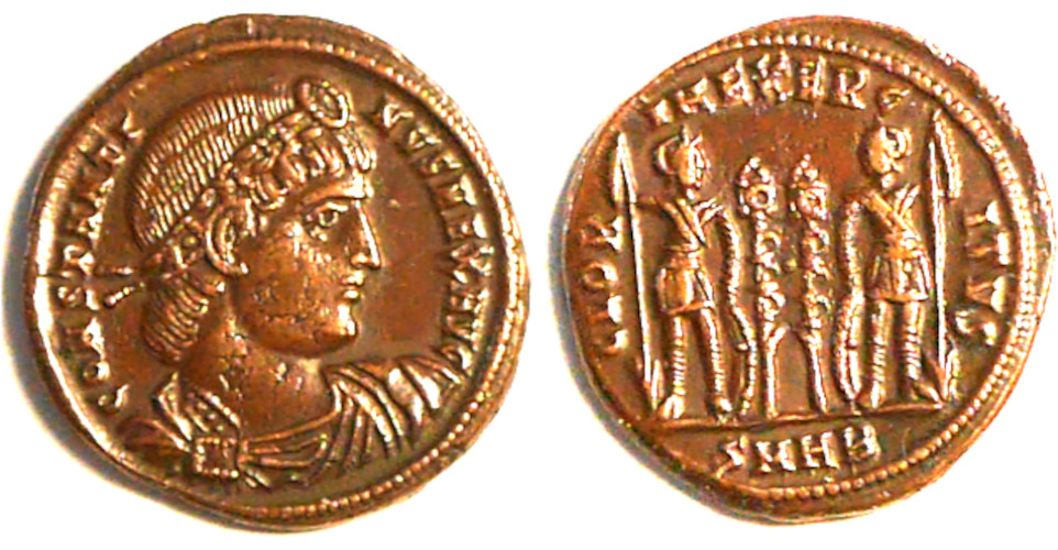 CONSTANTINE I AE3. Gloria Exercitus, soldiers & two standards. RARE