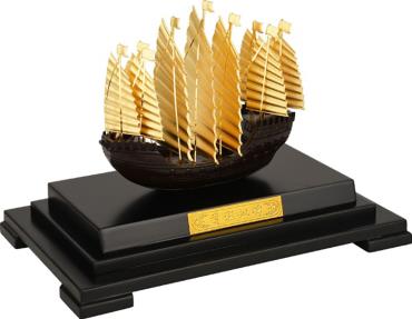 SUCCESS SHIP GOLDEN Figurine Gold Foil Singapore 2024 | Mints