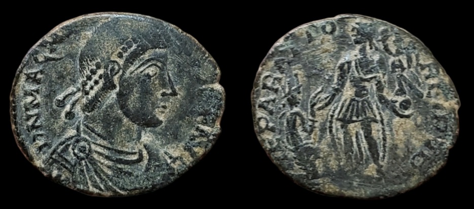 Magnus Maximus AE2. Arles mint. 383-388 AD. Scarce. Very Fine.