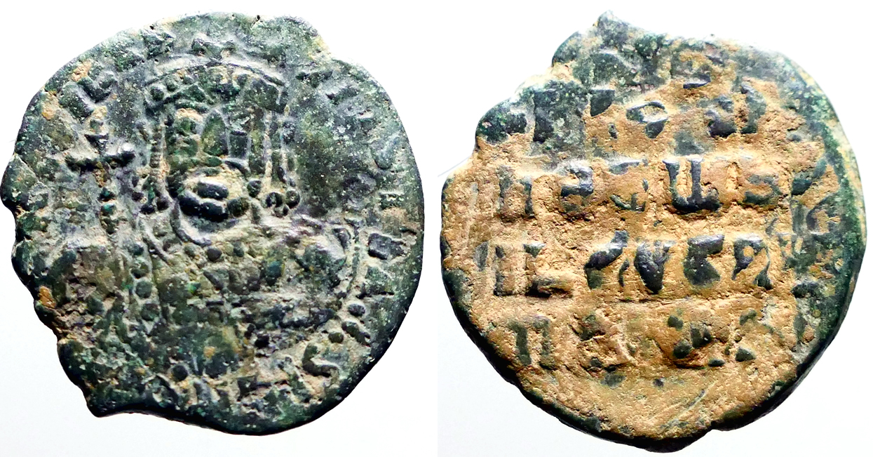 Romanus I AE25 Follis. Romanus w. transverse labarum and globus cruciger