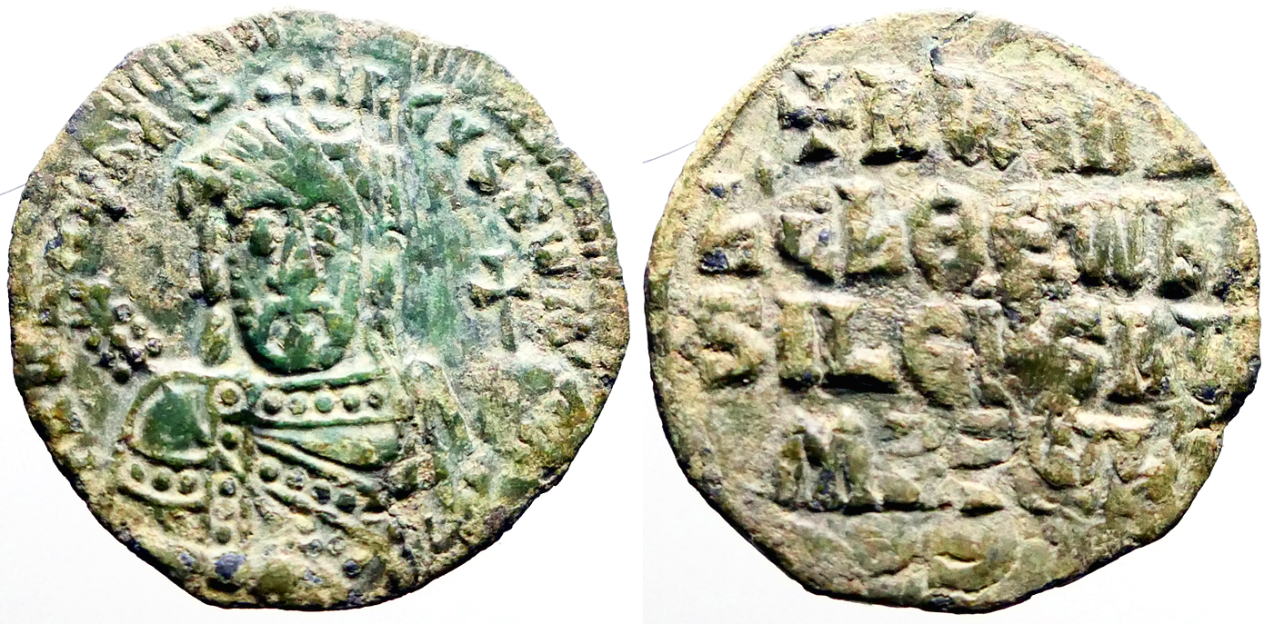 Romanus I AE24 Follis. Romanus w. transverse labarum and globus cruciger