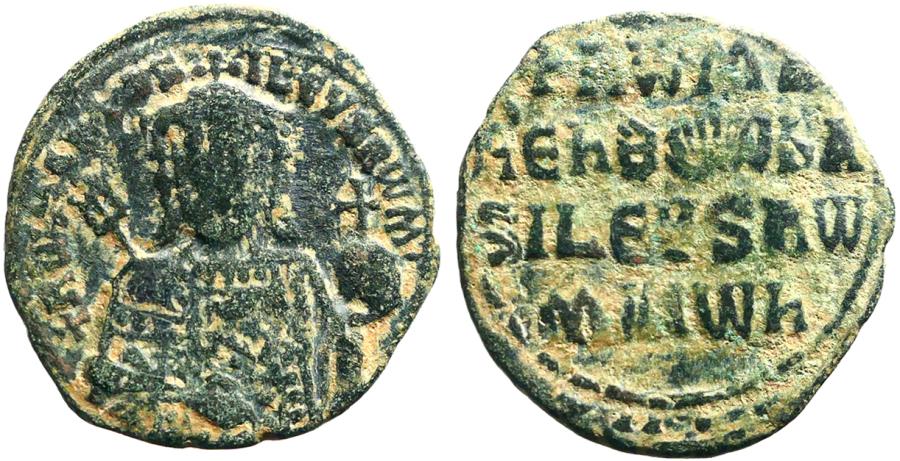 Romanus I AE26 Follis. Romanus w. transverse labarum and globus cruciger