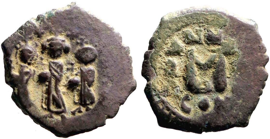 Heraclius AE23 Follis. Heraclius w. wife and son. Constantinople