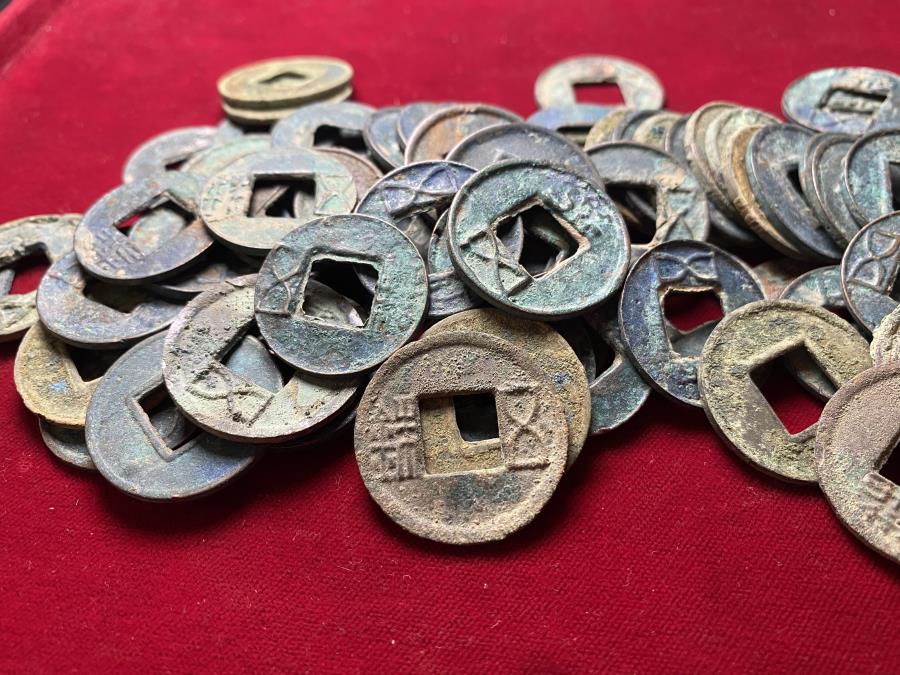 Lot of 120 Han Dynasty Wu Zhu, 2nd Century BC & Later | Lots & Collections