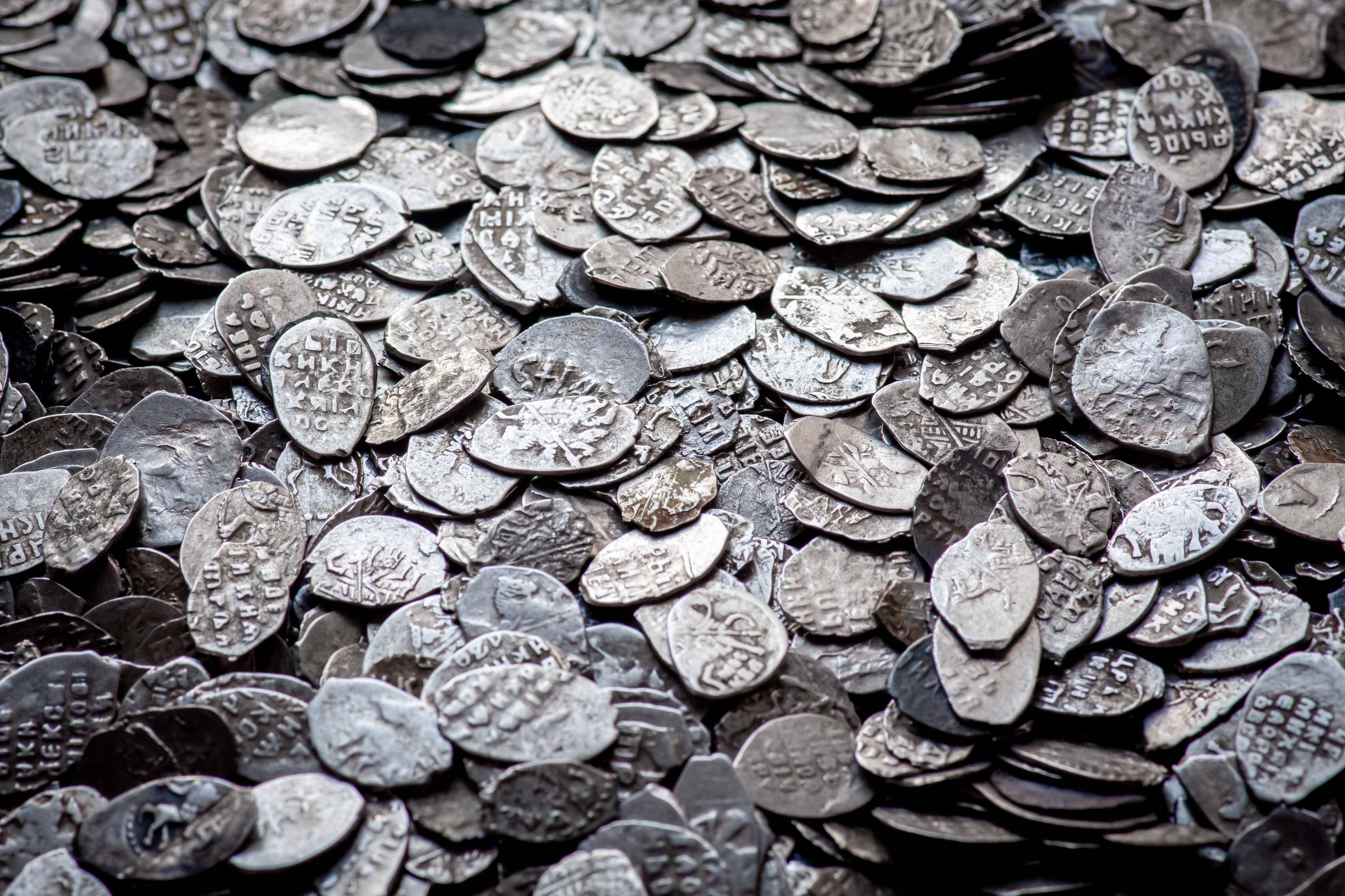 Russian Empire, 15th - 18th Century, Lot of 100 Silver Denga / Kopeks