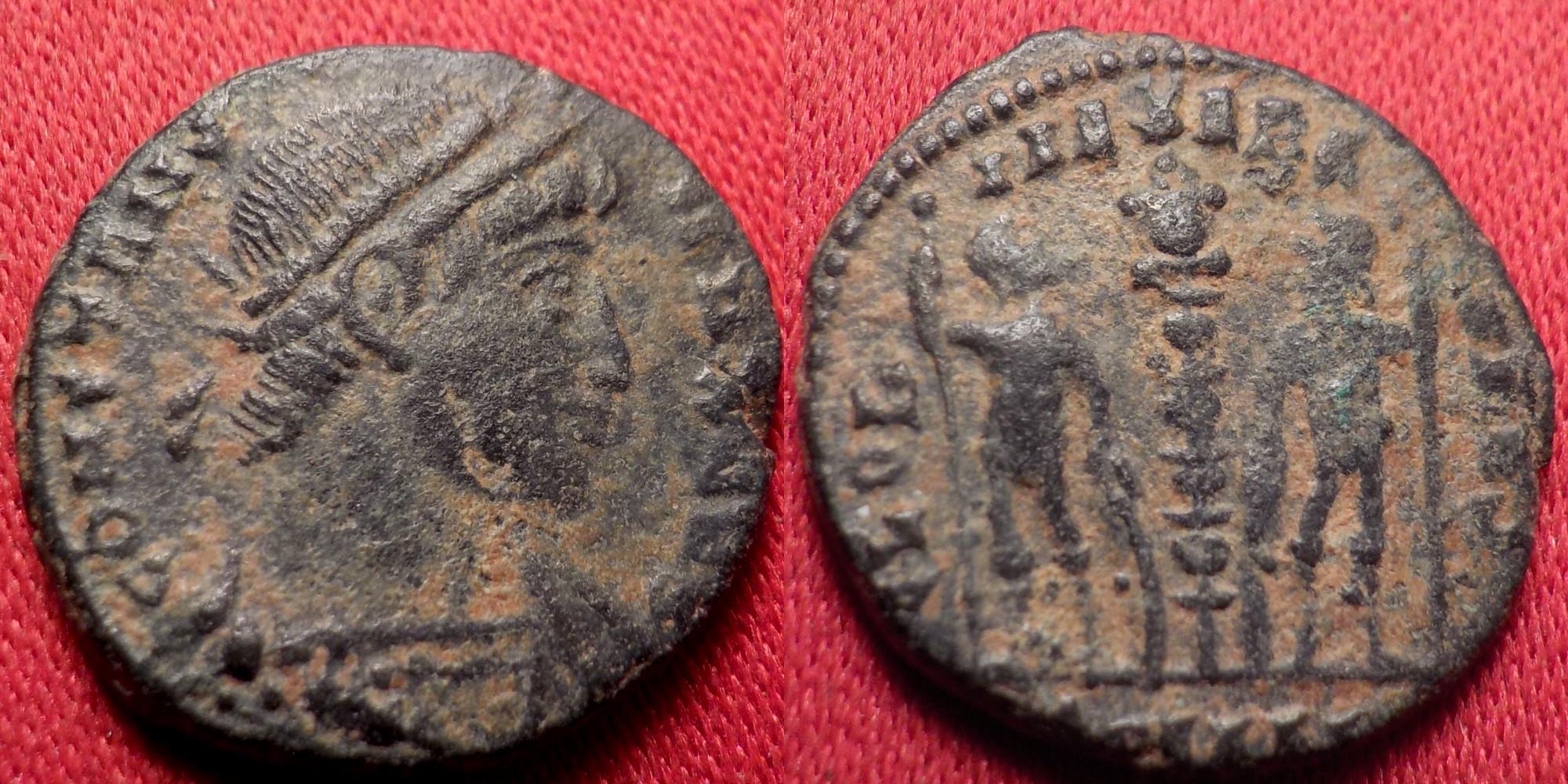 CONSTANTINE I THE GREAT. GLORIA EXERCITUS, Soldiers & one standard ...