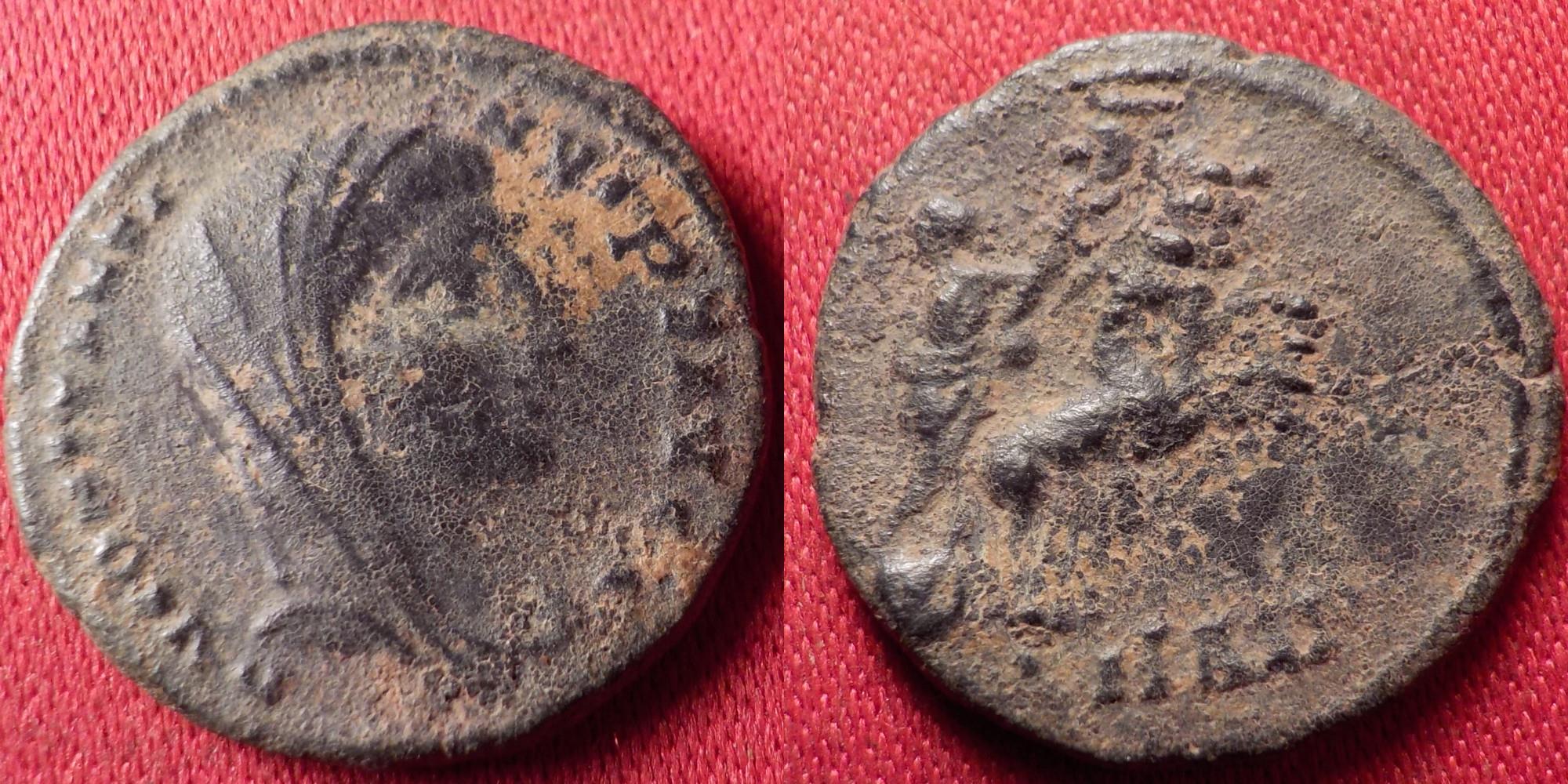 DIVUS CONSTANTINE AE4. Antioch mint. Constantine in quadriga, hand of ...