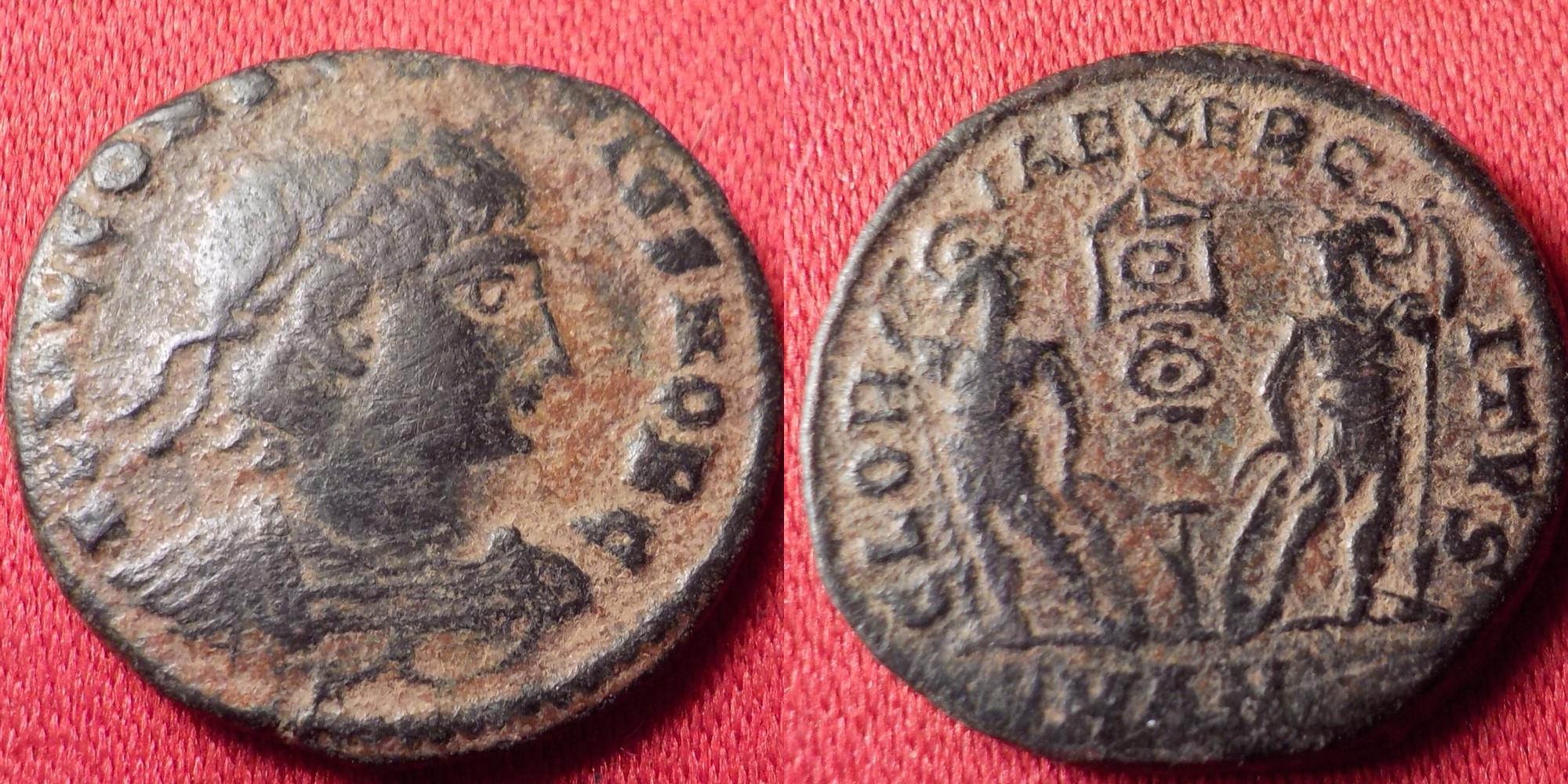 CONSTANTIUS II AE follis. Antioch. GLORIA EXERCITUS, Soldiers & one ...