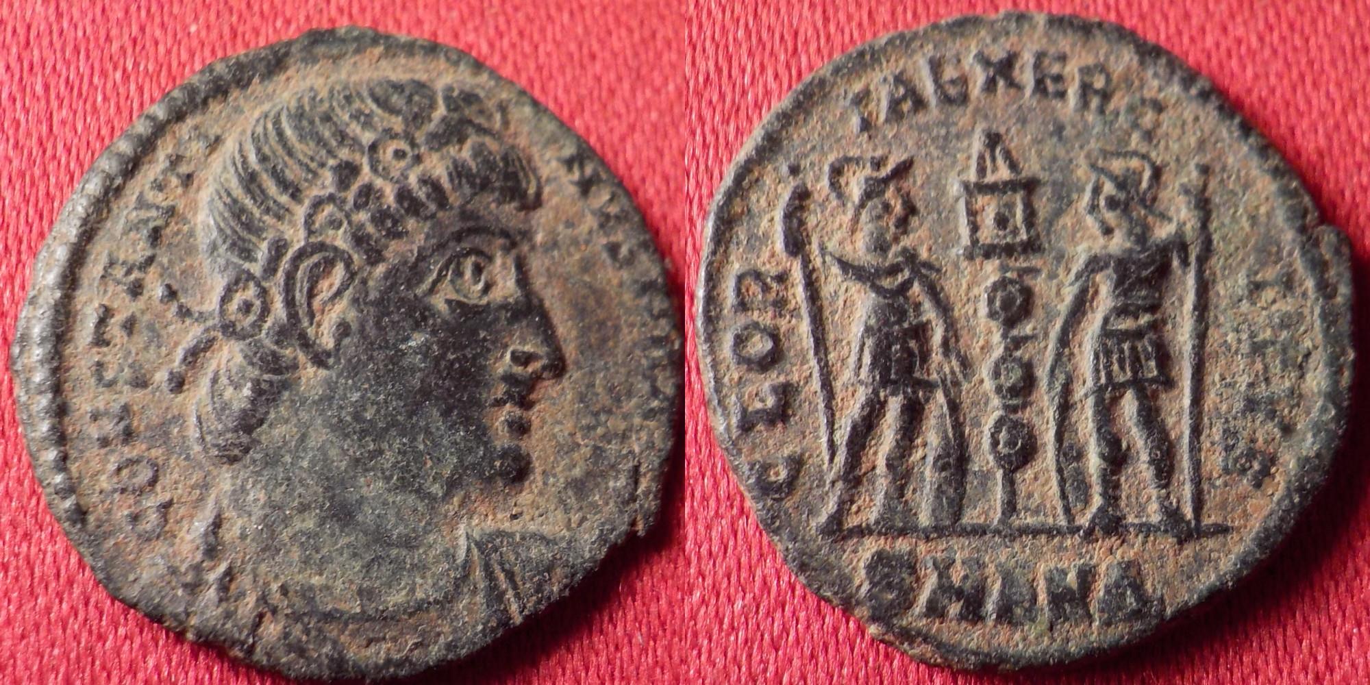 CONSTANTINE I THE GREAT. GLORIA EXERCITUS, Soldiers & single standard ...