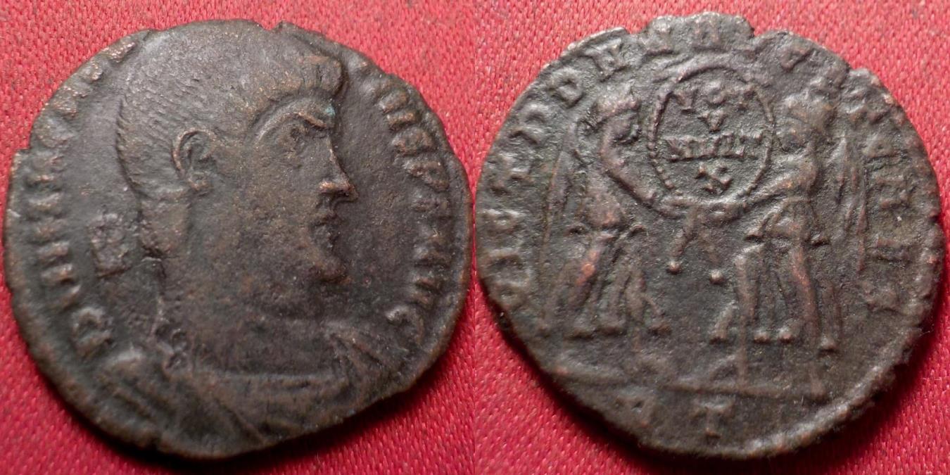MAGNENTIUS AE 22mm centenionalis. Rome mint. Two Victories holding ...