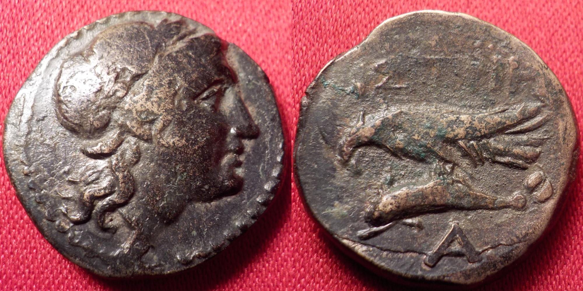 ISTROS, Moesia, AE 18mm. 4th-3rd century BC. Sea eagle grasping dolphin ...