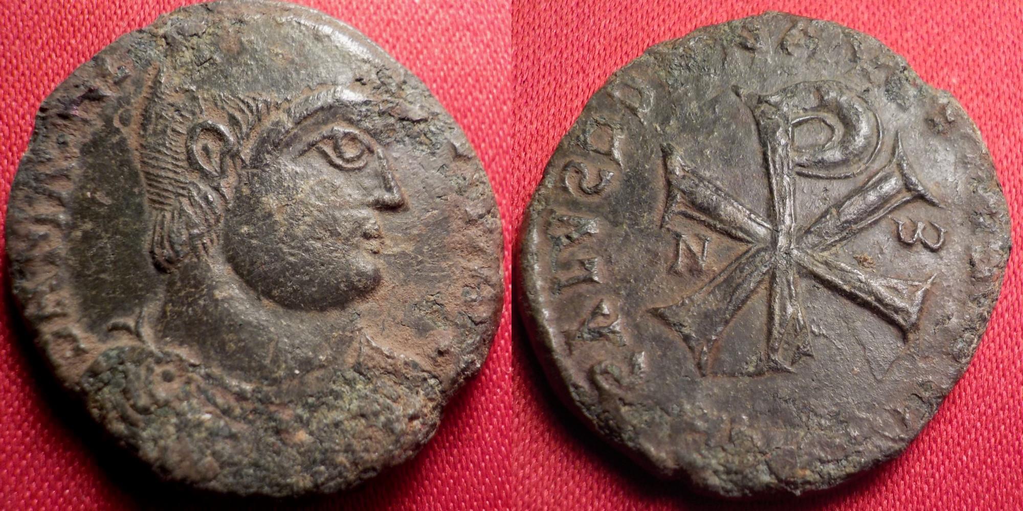 MAGNENTIUS AE double centenionalis. Imitative, large Christogram / Chi-Rho.