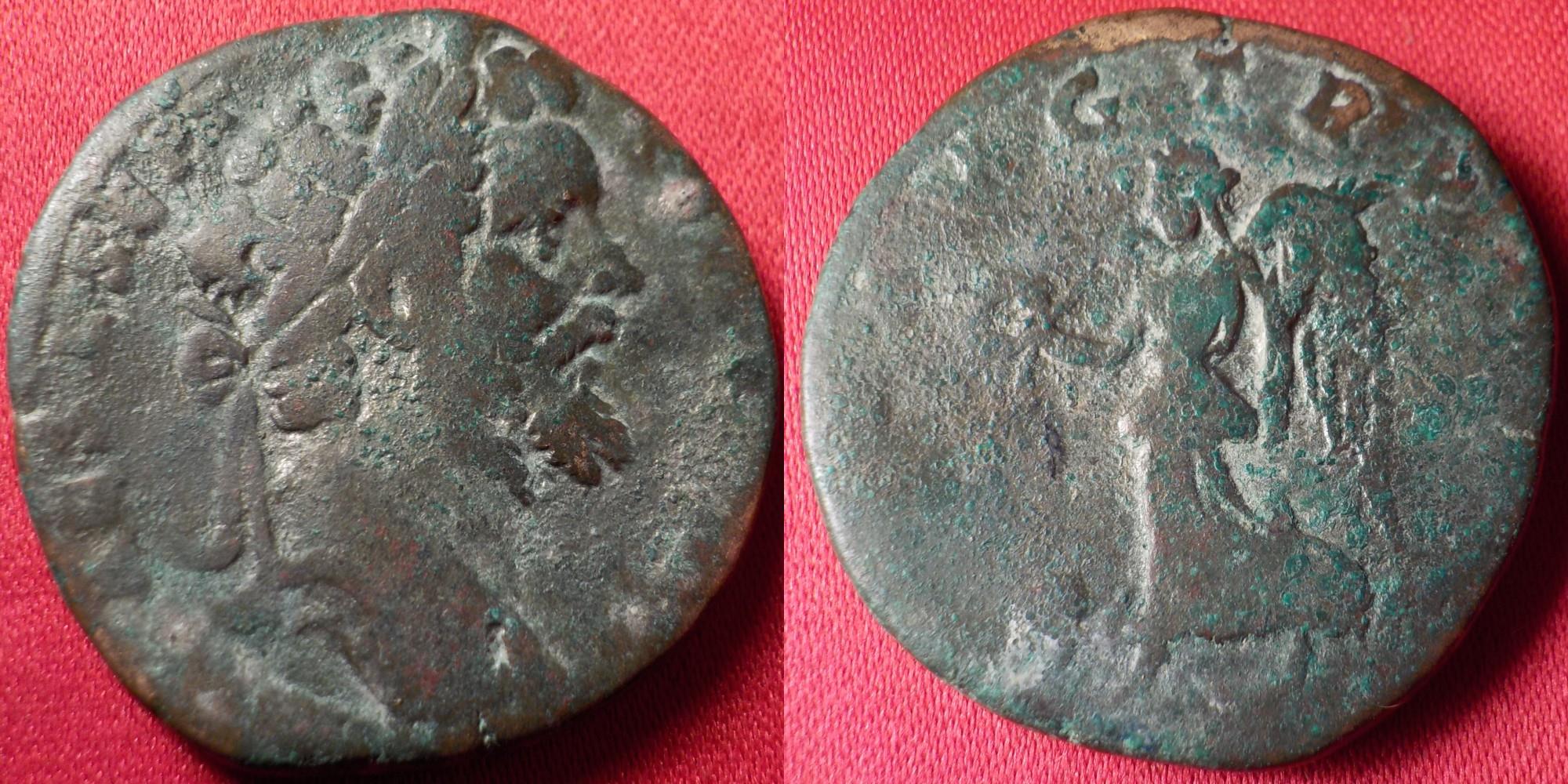 SEPTIMIUS SEVERUS AE sestertius. Rome, 193-194 AD. Victoria advancing left.