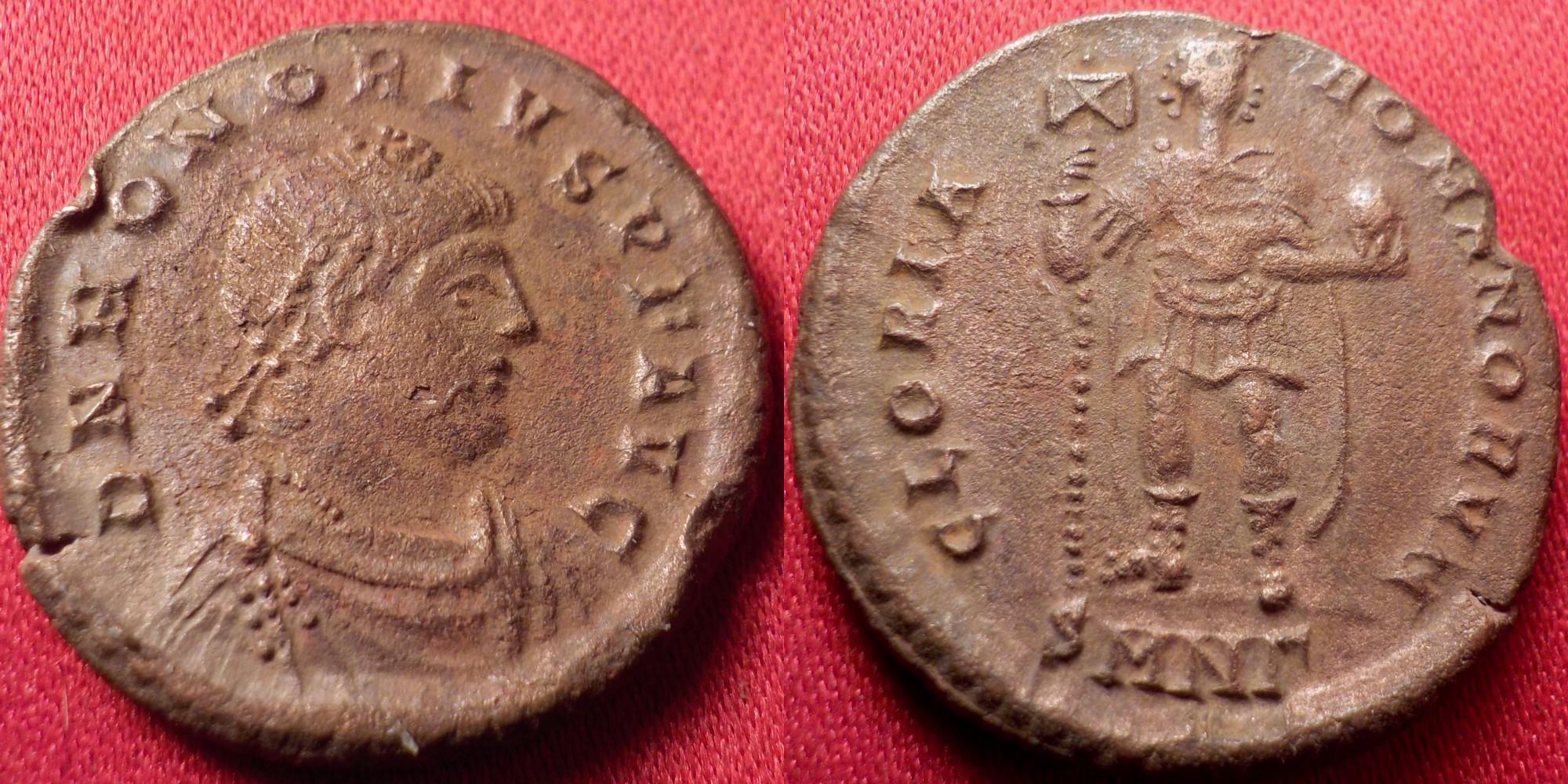 HONORIUS AE2. Nicomedia. GLORIA ROMANORUM, Emperor standing, holding ...