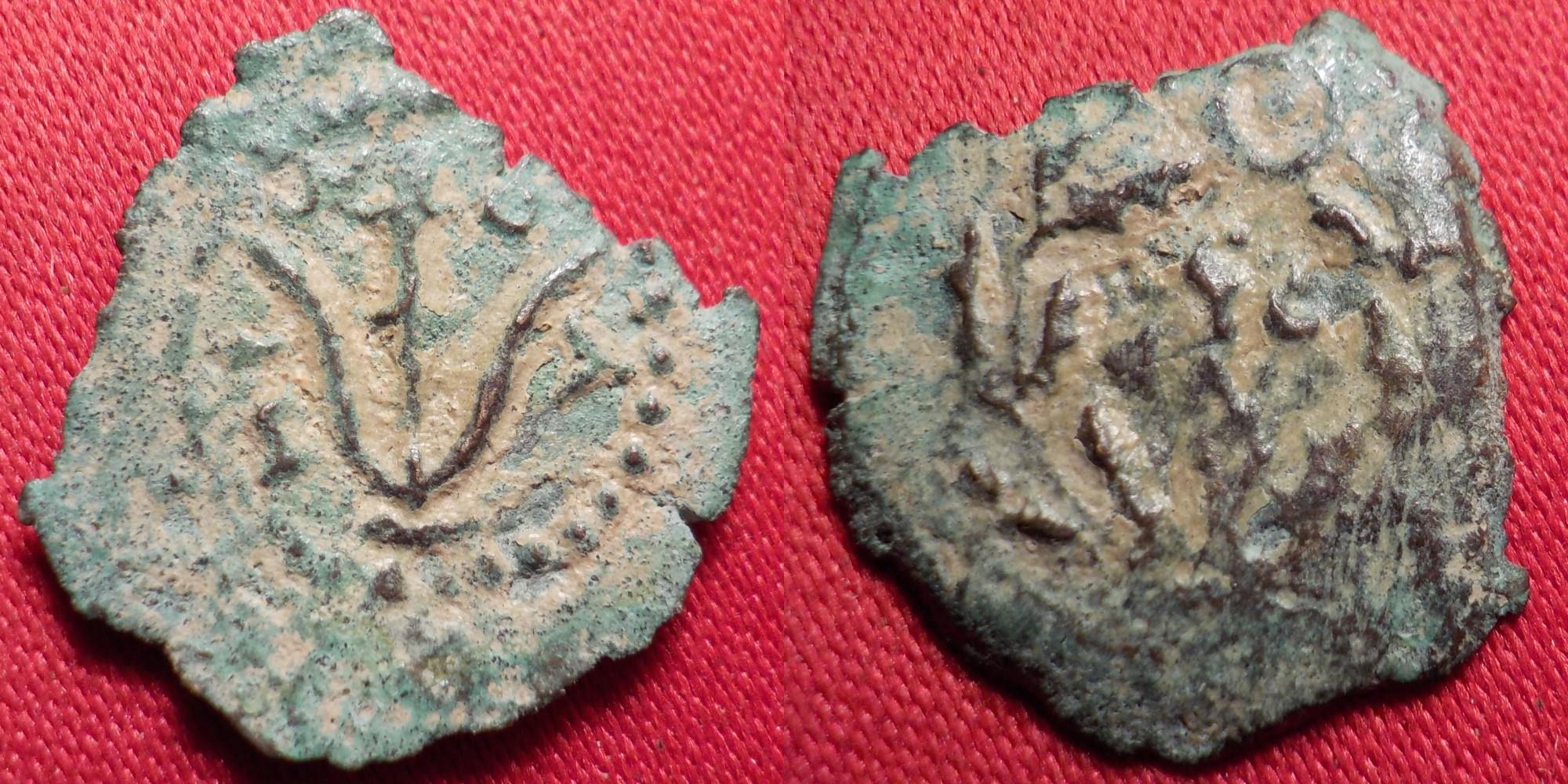 HEROD II ARCHELAUS AE prutah. Anchor / title in wreath. Very scarce.