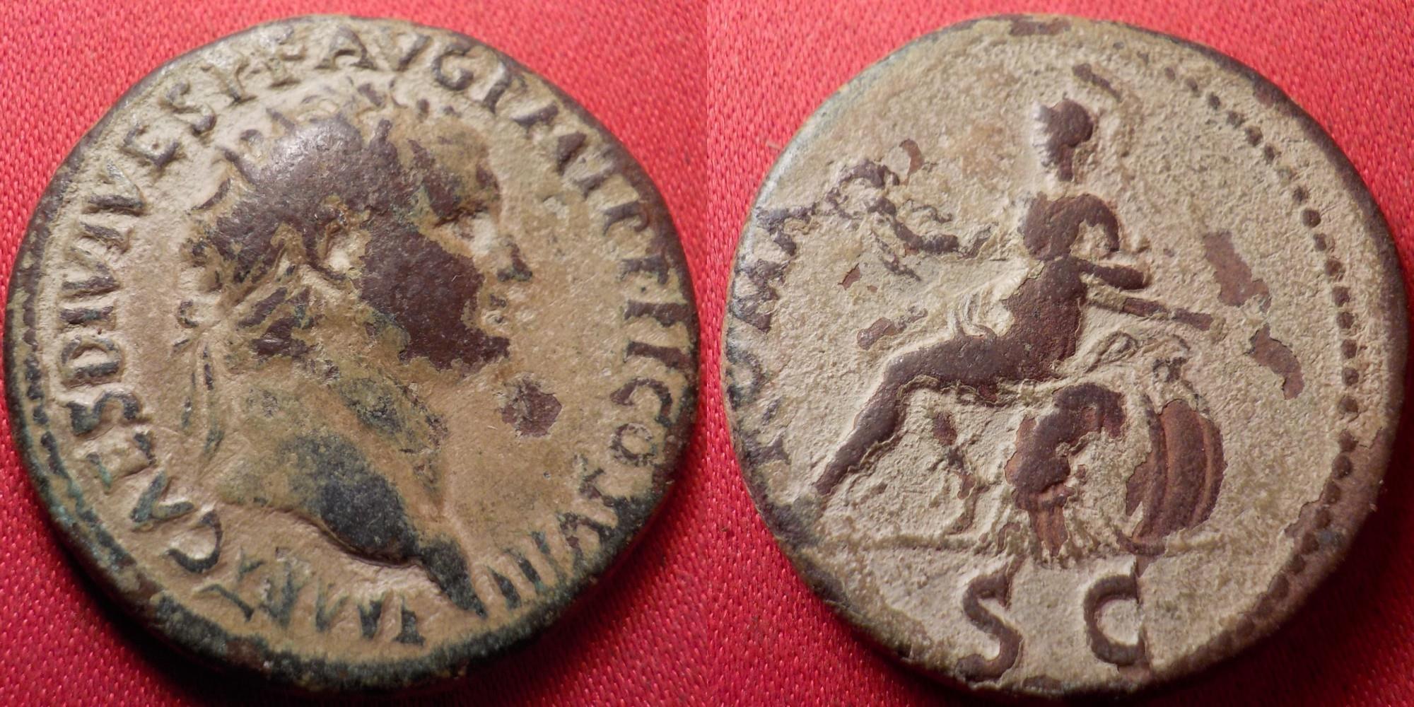 TITUS AUGUSTUS AE orichalcum dupondius. Rome, 80 AD. Roma seated left.