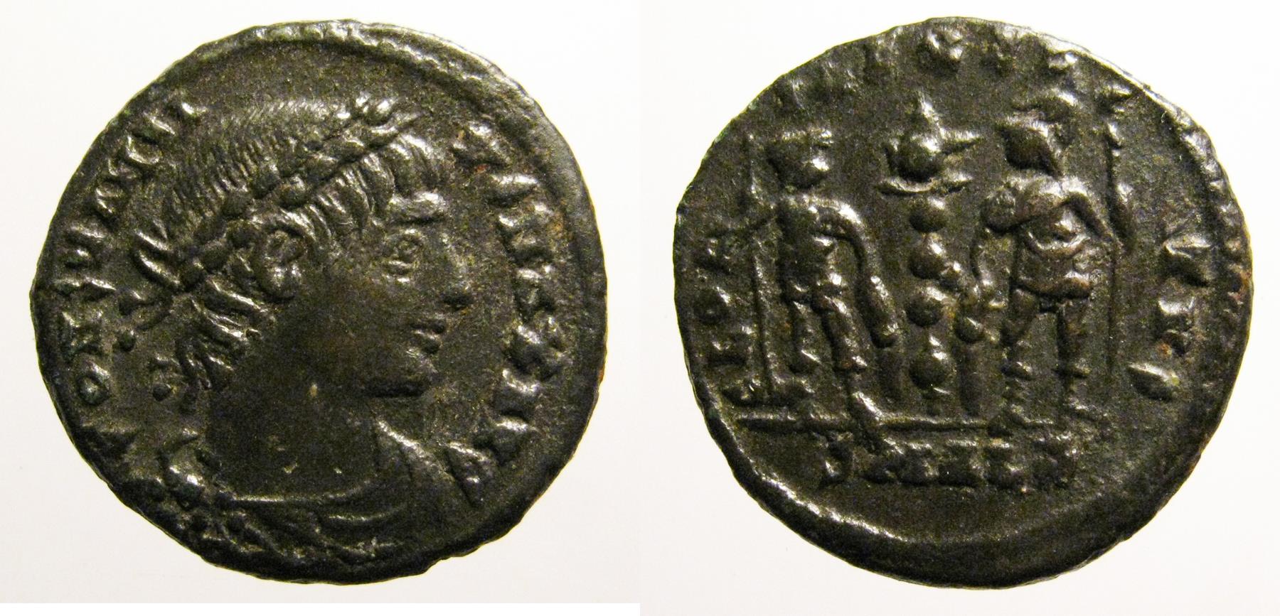 Constantius II: Alexandria, Two soldiers facing, one standard