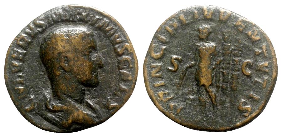Maximus (Caesar, 235/6-238). Æ Sestertius - Rome - R/ Emperor with signa