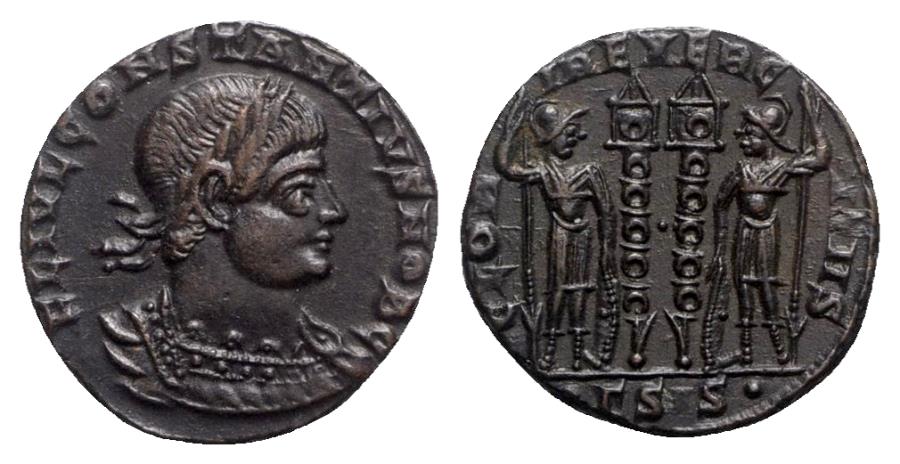 Constantius II (Caesar, 324-337). Æ - Siscia - R/ Soldiers | Roman ...