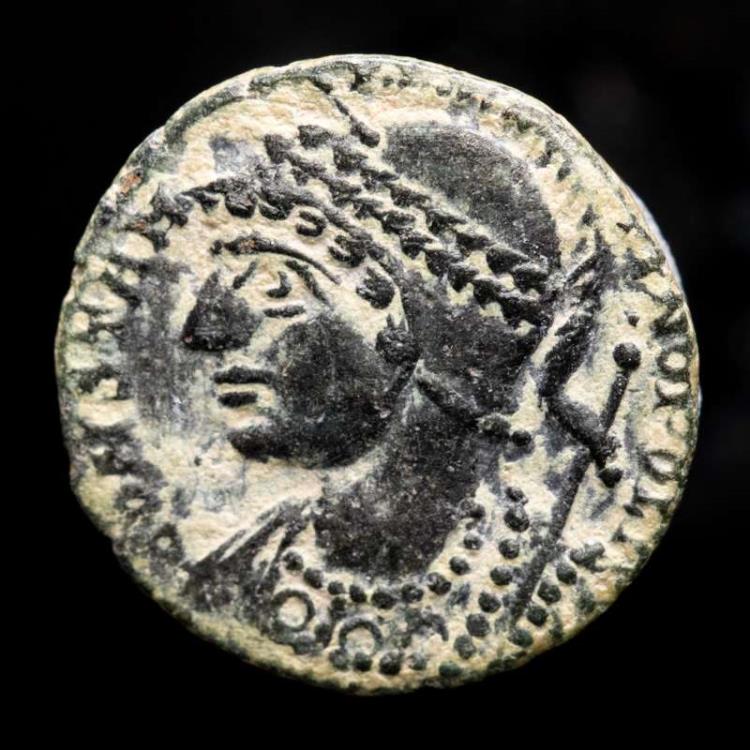 Constantine I (307-337 A.D.) Constantinopolis bronze. Arles - Victory ...