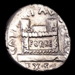 Augustus (27 BC-14 AD). Silver Denarius. Rome, 19 B.C. Q. Rustius, moneyer.